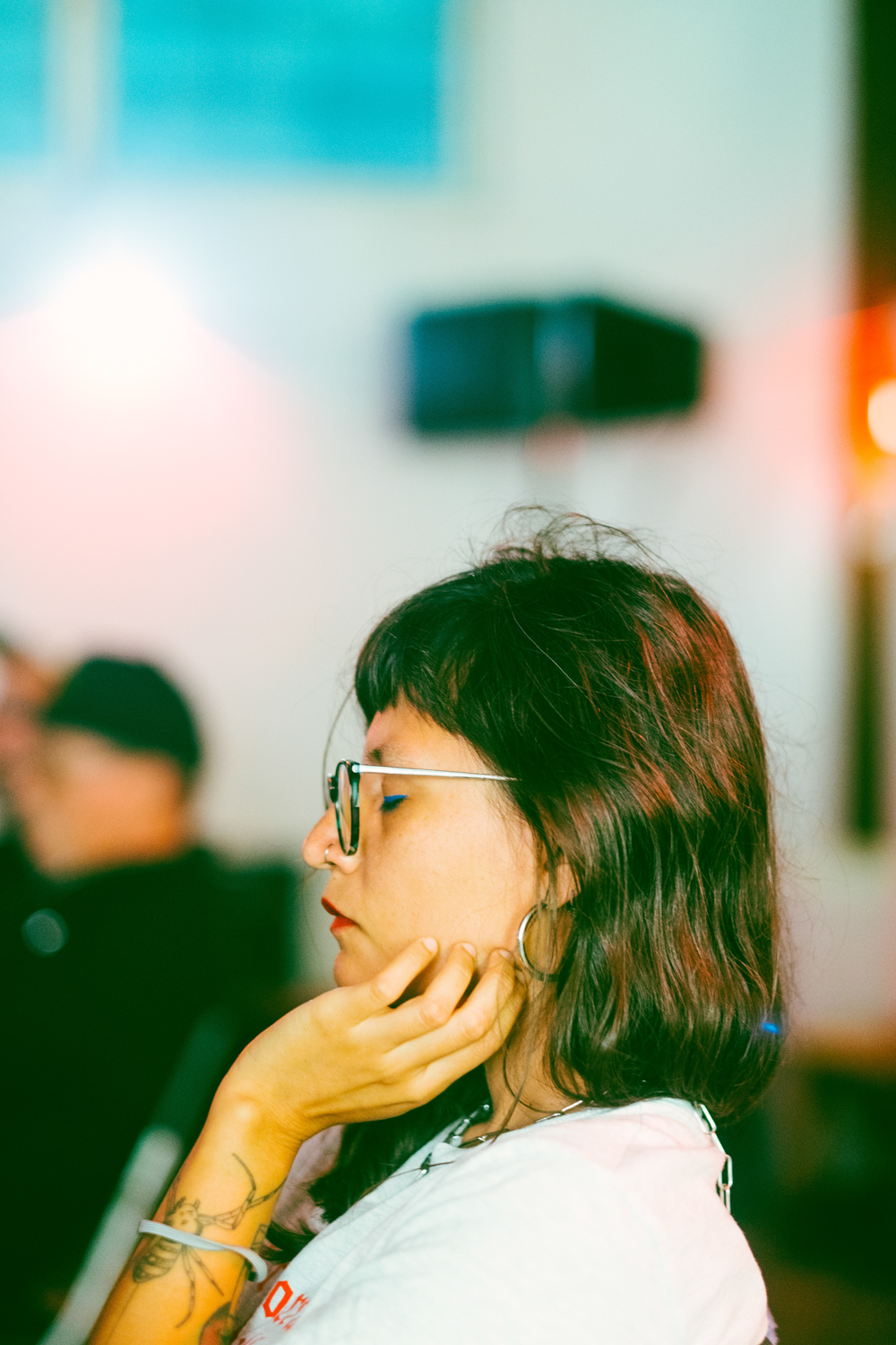 BIO | CONTACT – VIOLETA MORA